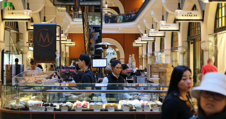 ショッピングアーケードQVBにあるカフェ「メトロポール・カフェ（METROPOLE CAFE）」